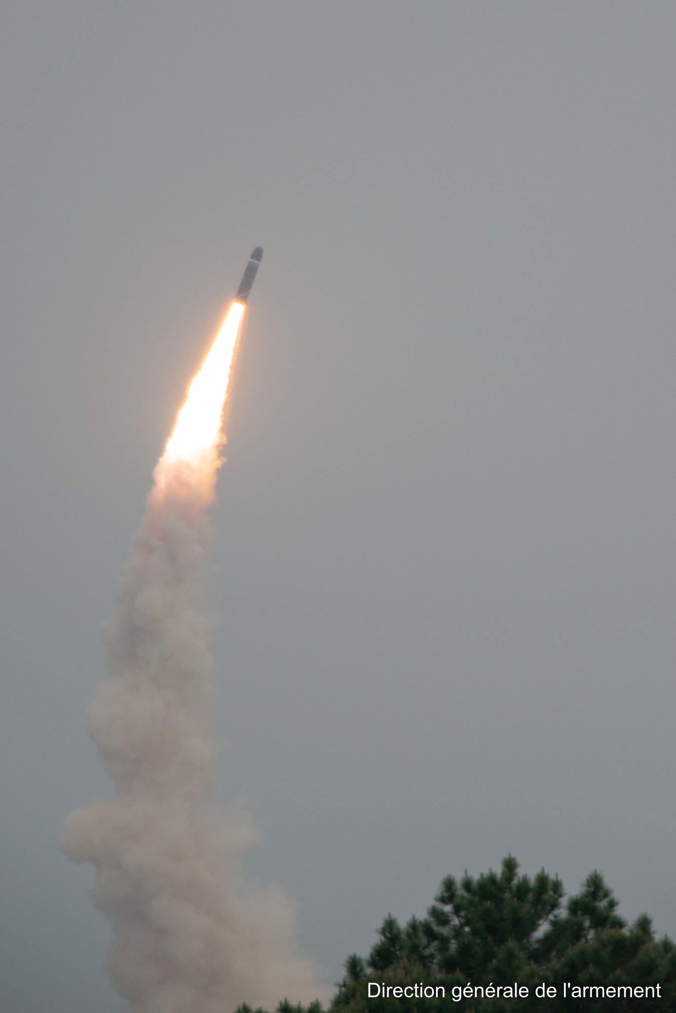 Succès d’un tir d’essai de missile M51 sans charge militaire - AGASM ...